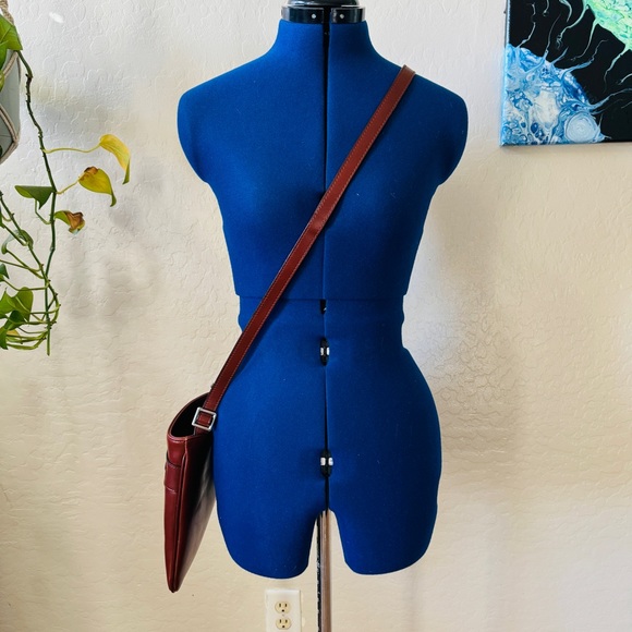 Stauer | Bags | Stauer Brooklyn Brown Leather Crossbody Bag | Poshmark